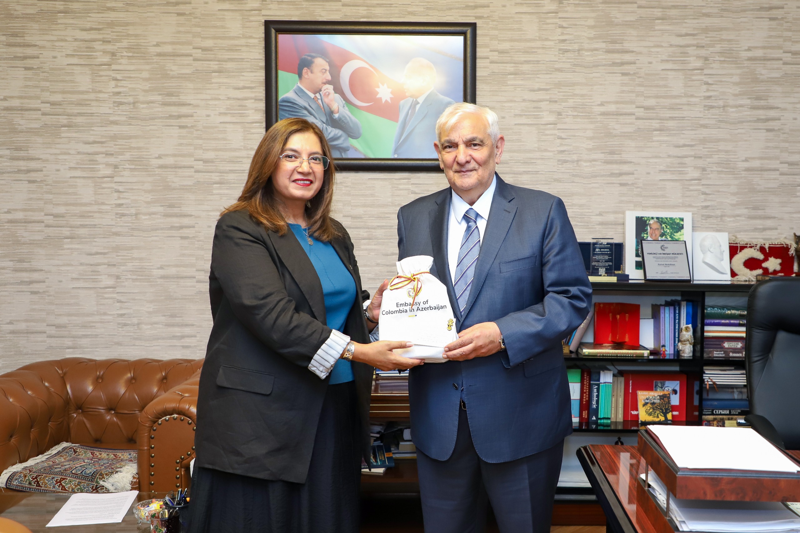 Embajadora de Colombia se reunió con el Rector de la Universidad de ...