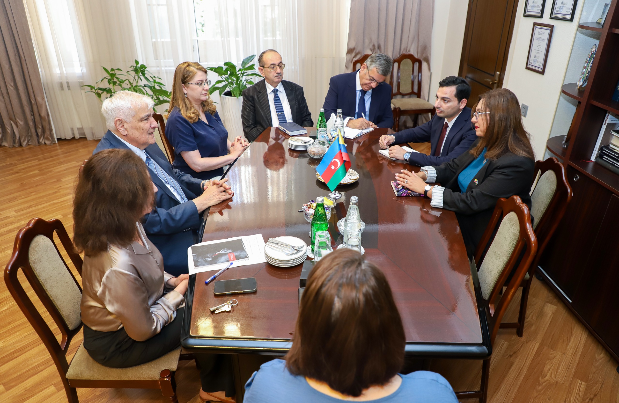 Embajadora de Colombia se reunió con el Rector de la Universidad de ...